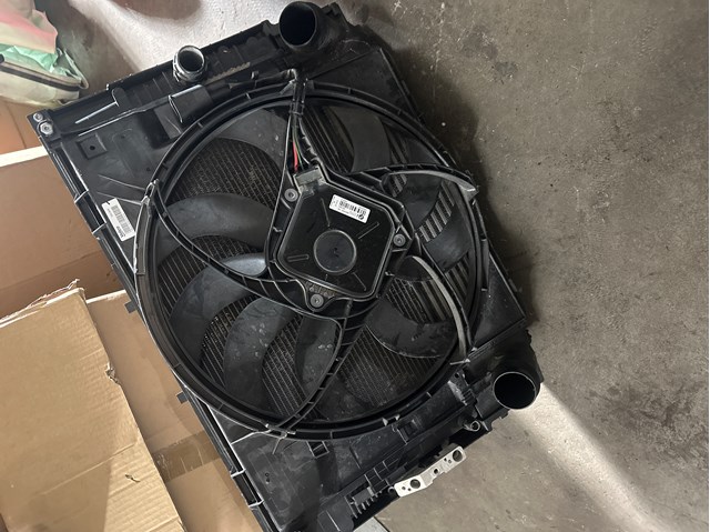 17428641963 BMW диффузор радиатора охлаждения, в сборе с мотором и