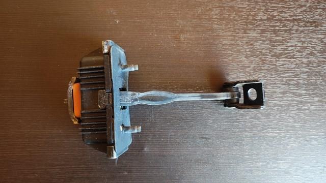 LR006290 Land Rover ограничитель открыв. двери