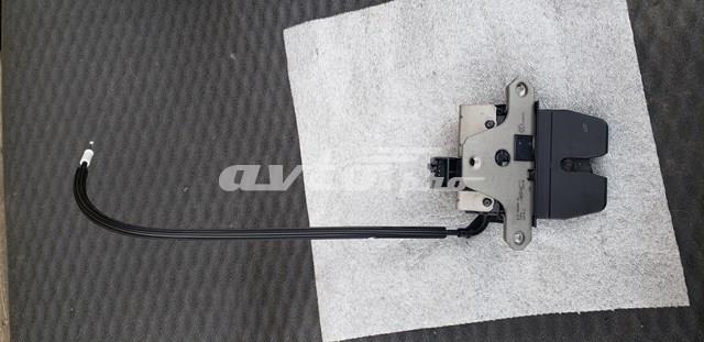 LR025420 Land Rover замок крышки багажника