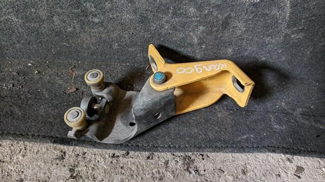 8200497637 Renault (RVI) ролик двери боковой (сдвижной правый центральный)