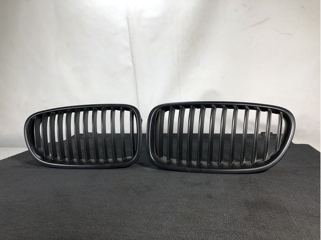 51137203649 BMW решетка радиатора левая