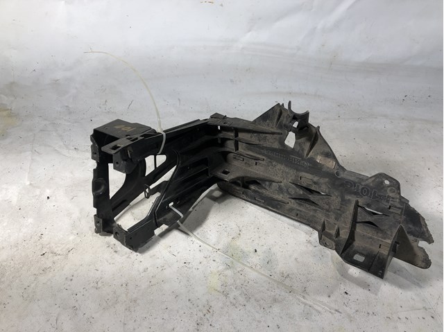 Кронштейн-адаптер крепления фары передней, правой на BMW 5 (F10)