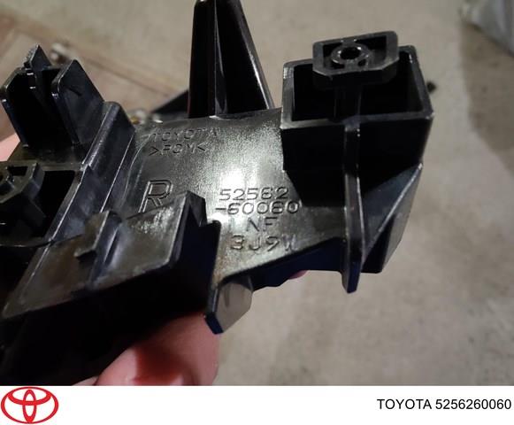 5256260060 Toyota суппорт (кронштейн крепления заднего фонаря правый)