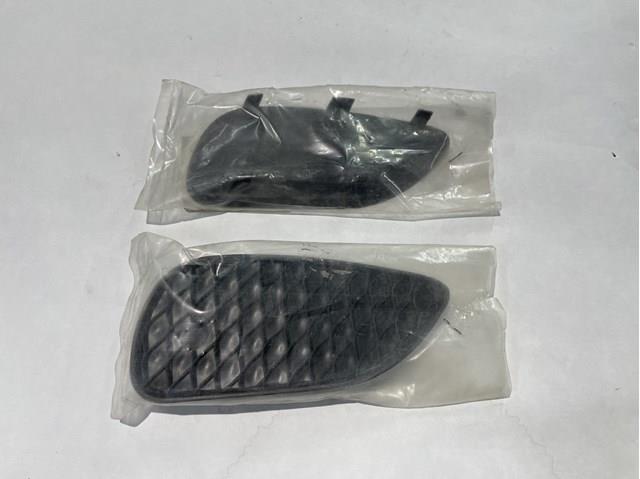 A1568853422 Mercedes заглушка (решетка противотуманных фар бампера