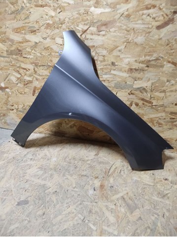 1768810201 Mercedes крыло переднее