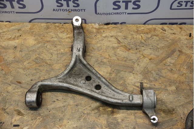 A1663300243 Mercedes сайлентблок переднего нижнего рычага