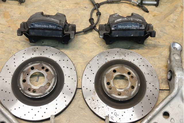 A1664210581 Mercedes суппорт тормозной передний левый