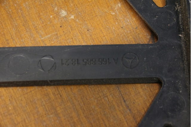 A1668851821 Mercedes скольжение бампера заднего pr mercedes ml 166