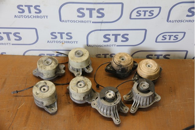 A2052406617 Mercedes подушка (опора двигателя левая)