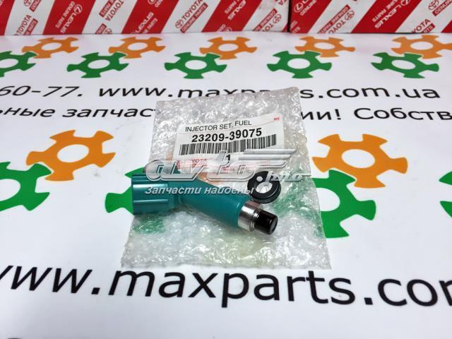 2320939015 Toyota форсунка впрыска топлива