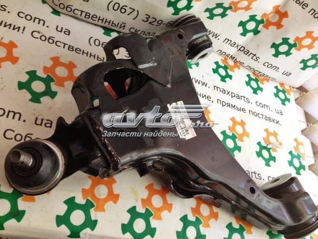 4806860030 Toyota правый рычаг передней нижней подвески