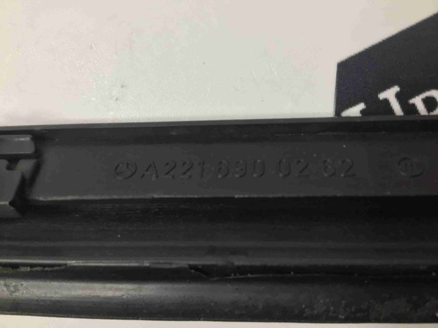 A2216900262 Mercedes уплотнитель двери передней правой