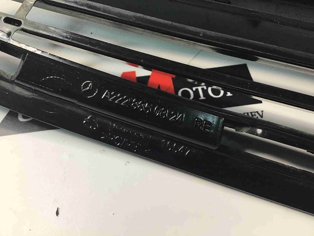 A2228850324 Mercedes решетка бампера правая