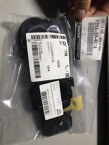 KB8A500U1A Mazda Кронштейн бампера переднего левый