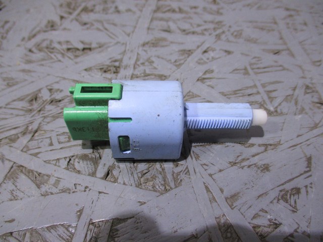 8614A111 Mitsubishi датчик включения стопсигнала