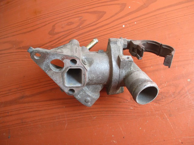 MN149477 Mitsubishi корпус термостата