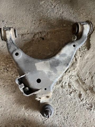 4806860050 Toyota Рычаг передней подвески нижний правый