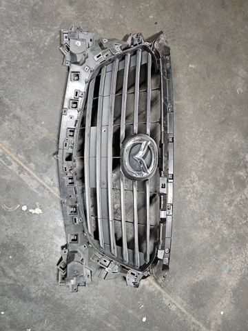 BANE50712D Mazda решетка радиатора