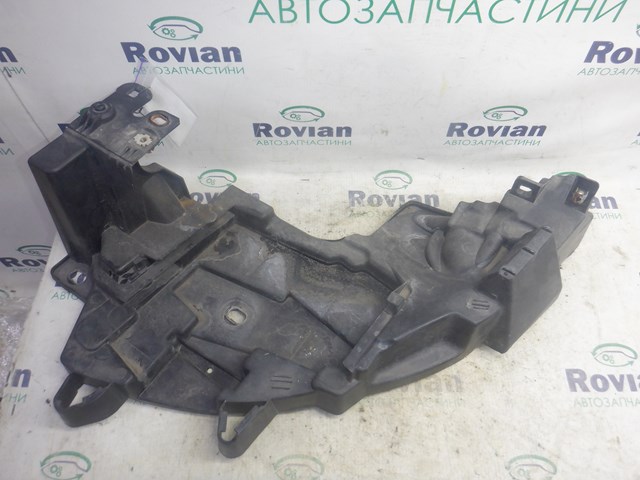 622230011R Renault (RVI) левый кронштейн переднего бампера