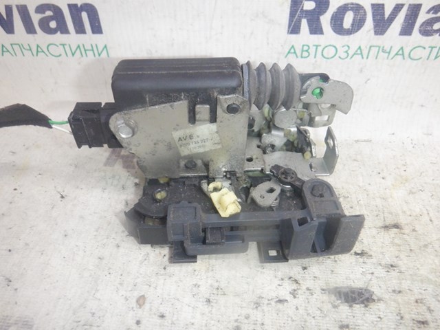 8200735227 Renault (RVI) замок двери передней левой