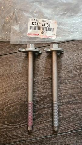 5221735180 Toyota болт подушки рамы кузова