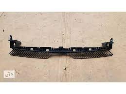 5NA805705D VAG направляющая переднего бампера