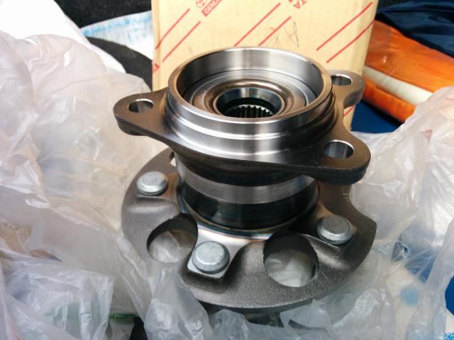 4241048040 Toyota задняя ступица