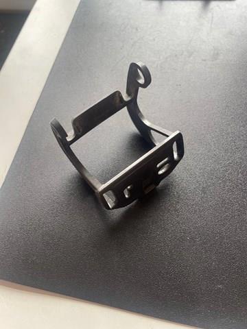 51117200791 BMW кронштейн крепления форсунки