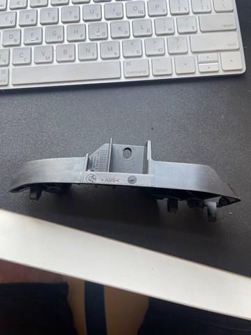 51117385350 BMW направляющая переднего бампера правая