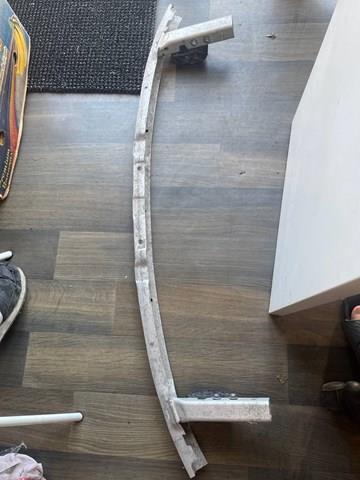 51117418224 BMW усилитель бампера переднего