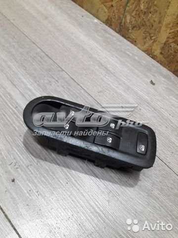 8200108269 Renault (RVI) кнопочный блок управления стеклоподъемником