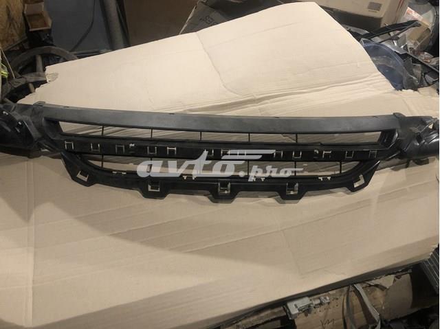 51117245733 BMW решетка бампера переднего центральная