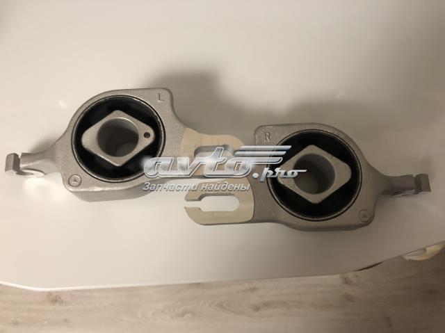 1663300243 Mercedes сайлентблок нижнего переднего рычага