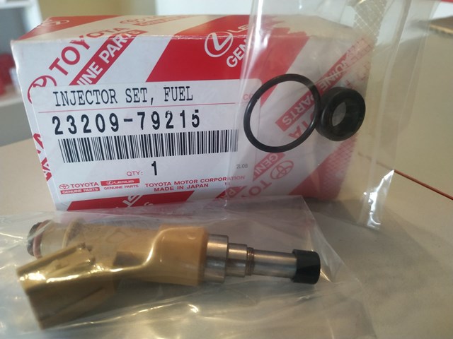 2320979215 Toyota Форсунка впрыска топлива