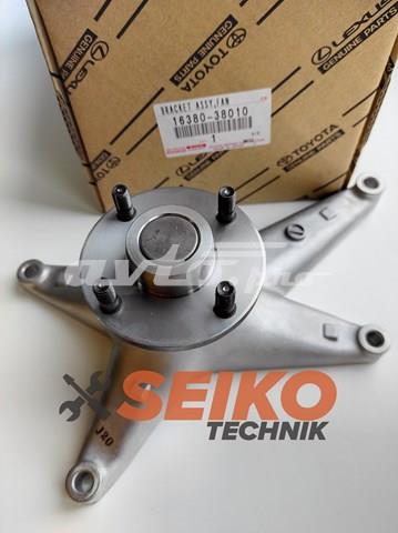 1638038010 Toyota кронштейн вискомуфты системы охлаждения опорный