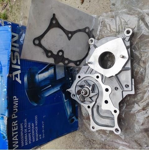 WPT118 Aisin помпа водяная (насос охлаждения)