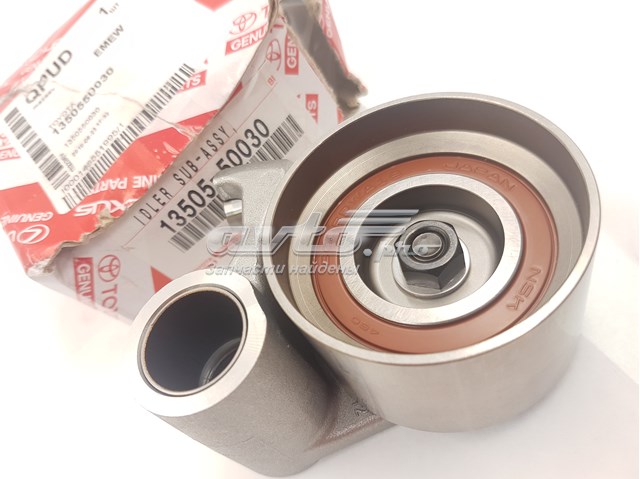 1350550030 Toyota ролик натяжителя ремня грм (В сборе с кронштейном)