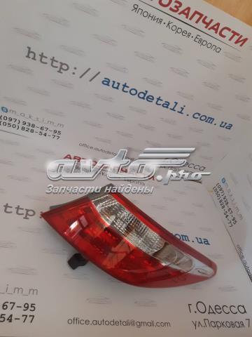 8155006640 Toyota фонарь задний правый внешний