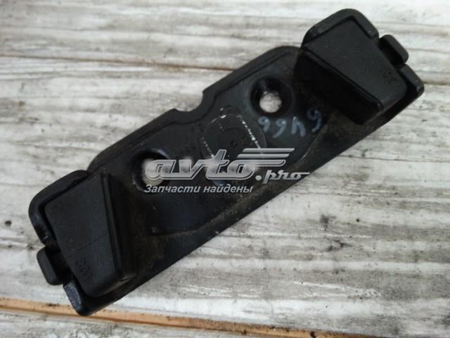 51247840618 BMW скоба замка