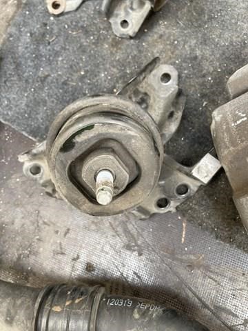 218103V200 Hyundai/Kia Подушка (опора) двигателя правая