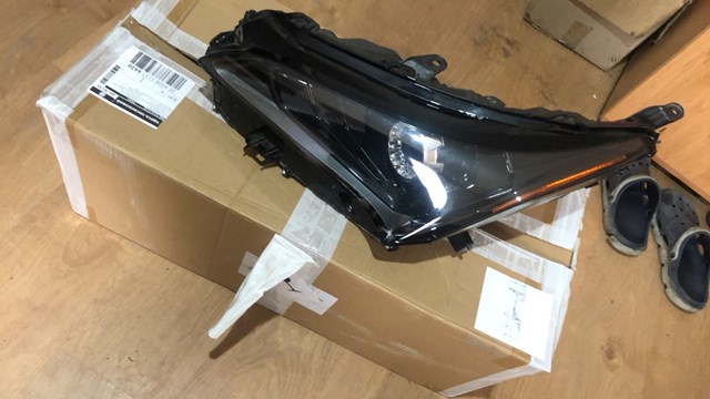 8107078190 Toyota фара левая