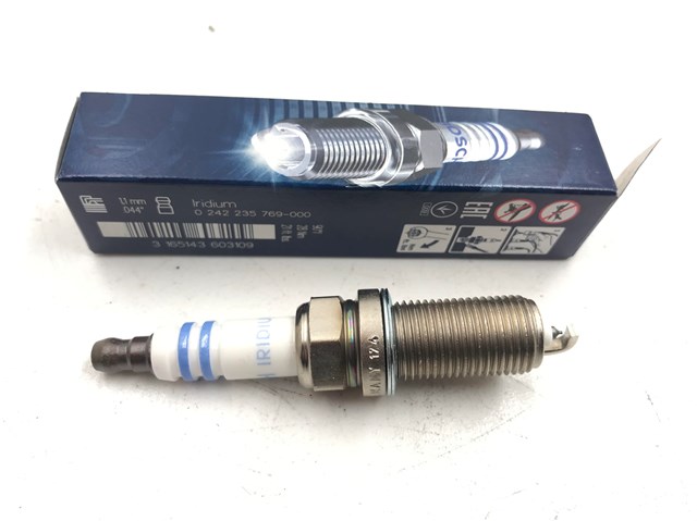 0242235769 Bosch свеча зажигания