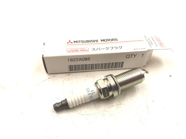 1822A085 Mitsubishi свеча