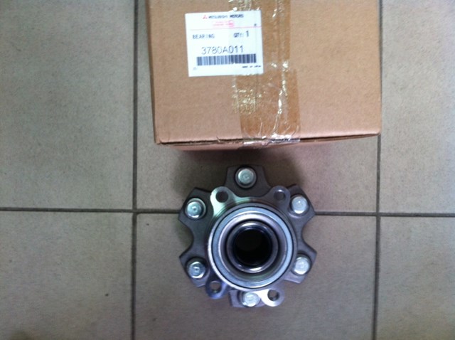 3780A011 Mitsubishi задняя ступица