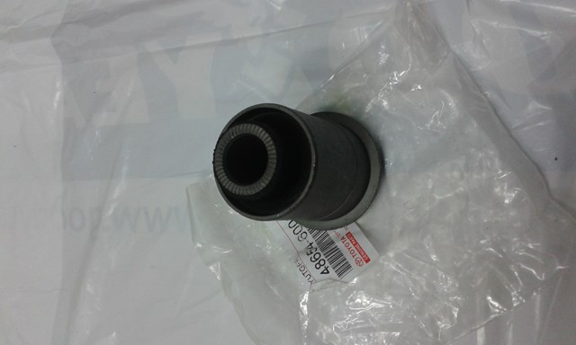 4865460010 Toyota сайлентблок нижнего переднего рычага