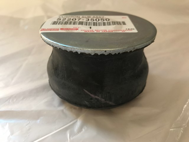 5220735050 Toyota подушка рамы (крепления кузова)