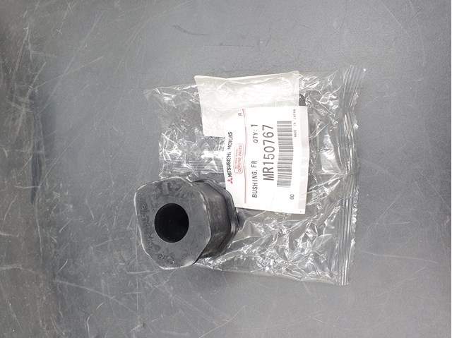 MR150767 Mitsubishi втулка стабилизатора переднего наружная