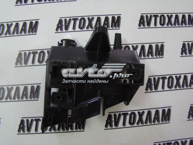 5256260060 Toyota суппорт (кронштейн крепления заднего фонаря правый)