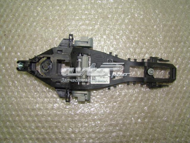 LR025540 Land Rover Держатель наружной ручки двери передней правой