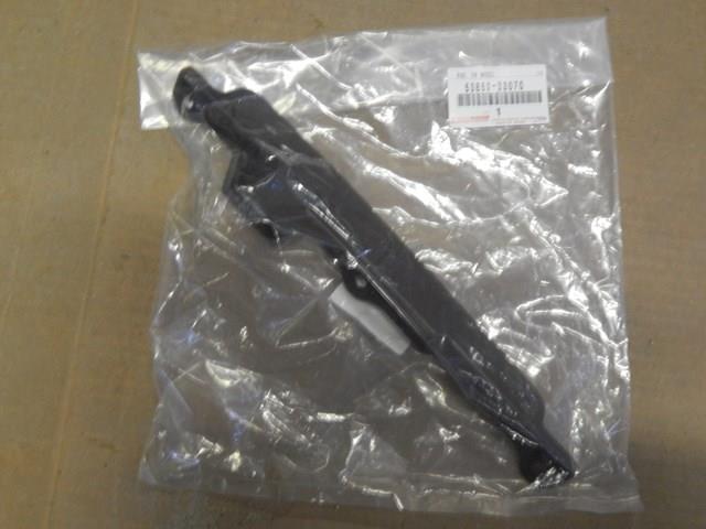 5385233070 Toyota кронштейн радиатора